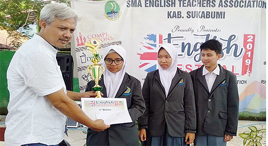 Smandak Juara Umum English Festival | Radar Sukabumi